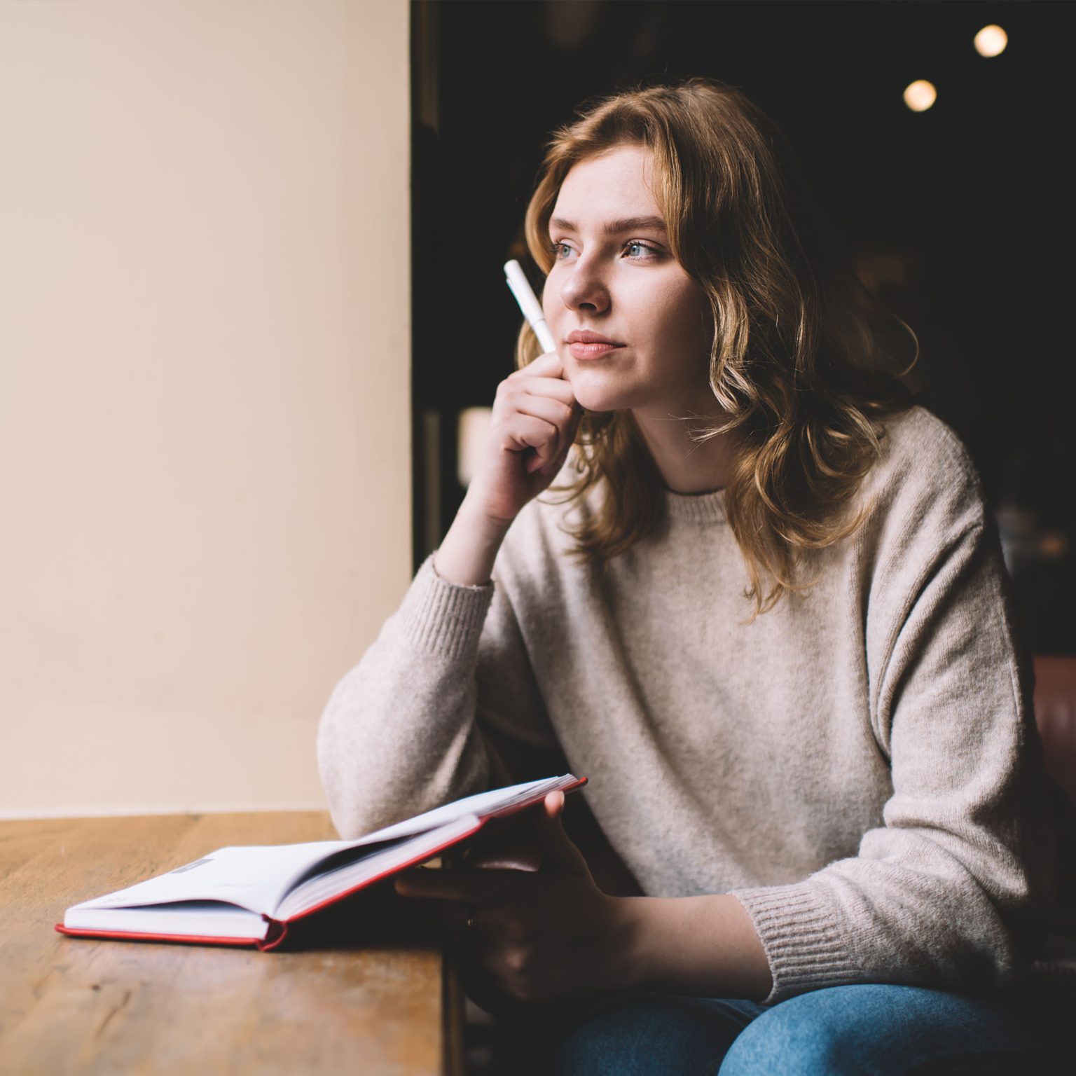 ¿Qué es un manuscrito y cómo enviarlo a nuestra editorial? - Publicarunlibro.com